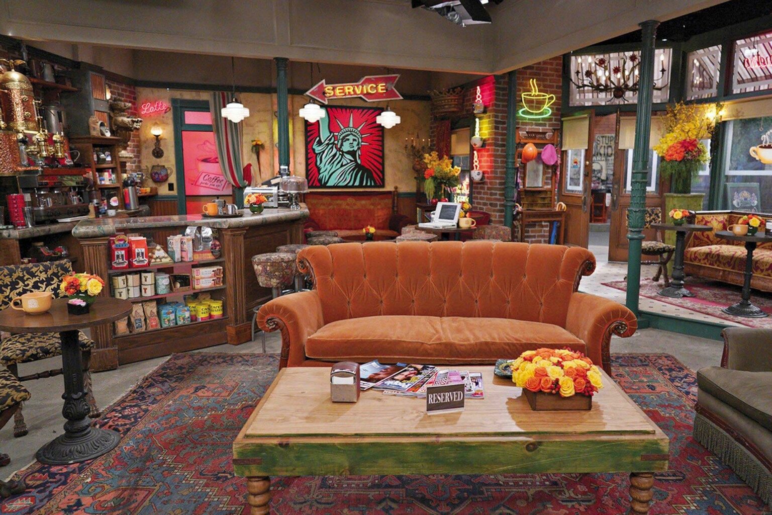 18 Facts About The Iconic FRIENDS Sets & Props Fans Don’t Know - Snarkd